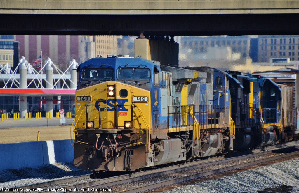 A couple of YN2 GEs and a couple of YN3 EMDs.